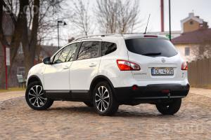 White Nissan Qashqai 2012 in Riga, with an engine capacity of 1.50 L and mileage of 187 thousand km for 6050 €, photo 4 on AUTOMOTO.COM.LV