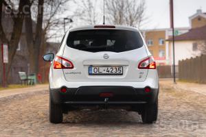 White Nissan Qashqai 2012 in Riga, with an engine capacity of 1.50 L and mileage of 187 thousand km for 6050 €, photo 5 on AUTOMOTO.COM.LV