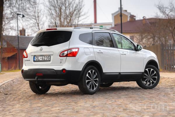 White Nissan Qashqai 2012 in Riga, with an engine capacity of 1.50 L and mileage of 187 thousand km for 6050 €, photo 6 on AUTOMOTO.COM.LV