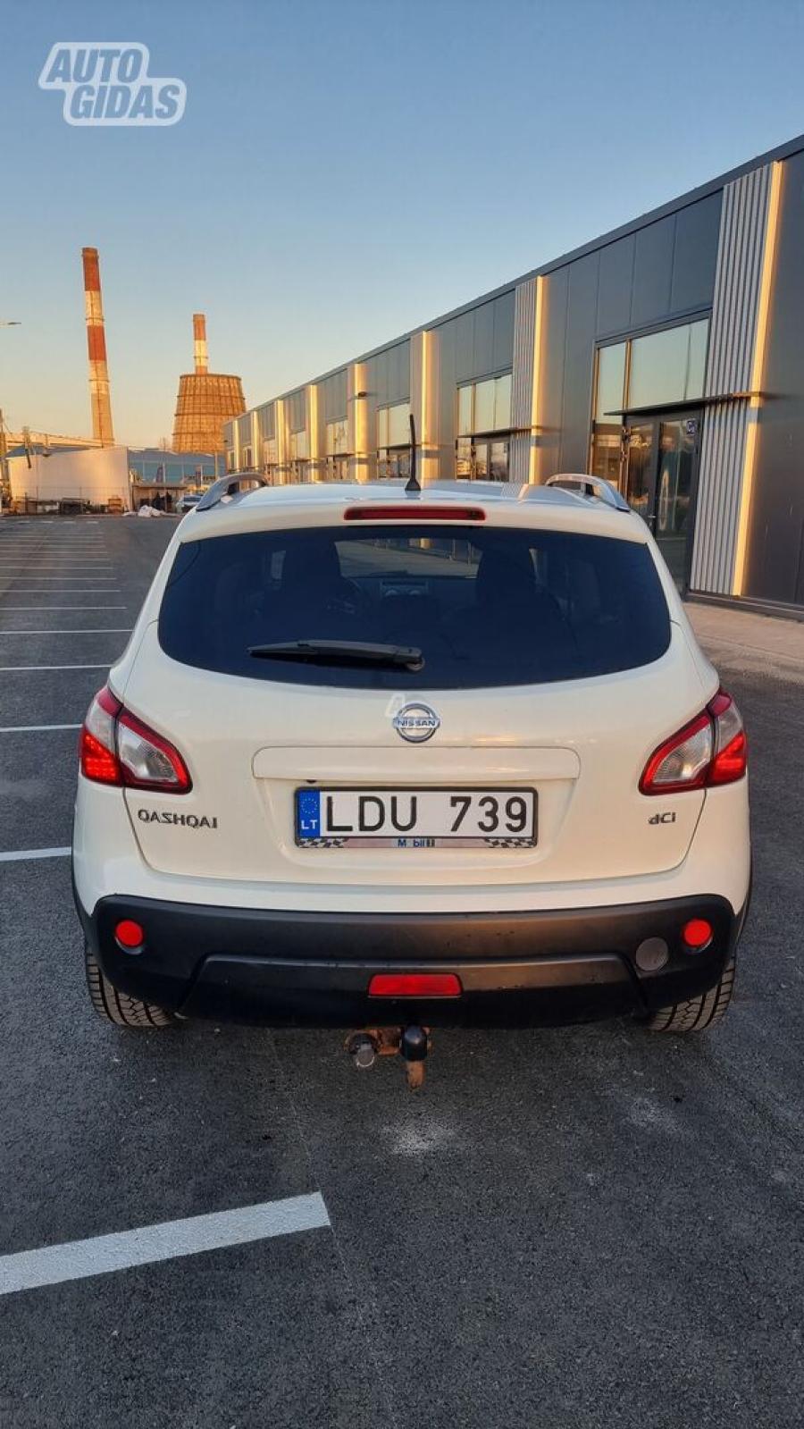 White Nissan Qashqai 2012 in Kaunas, with an engine capacity of 1.60 L and mileage of 204 thousand km for 3900 €, photo 8 on AUTOMOTO.COM.LV