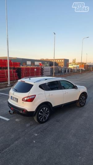 White Nissan Qashqai 2012 in Kaunas, with an engine capacity of 1.60 L and mileage of 204 thousand km for 3900 €, photo 11 on AUTOMOTO.COM.LV