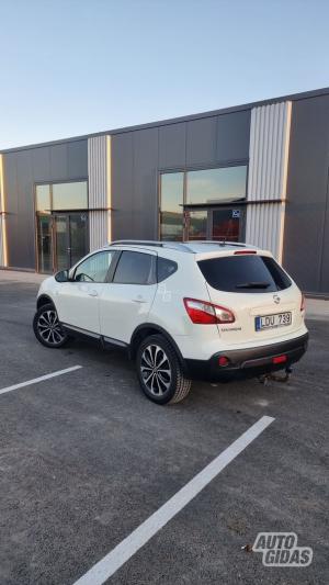 White Nissan Qashqai 2012 in Kaunas, with an engine capacity of 1.60 L and mileage of 204 thousand km for 3900 €, photo 13 on AUTOMOTO.COM.LV