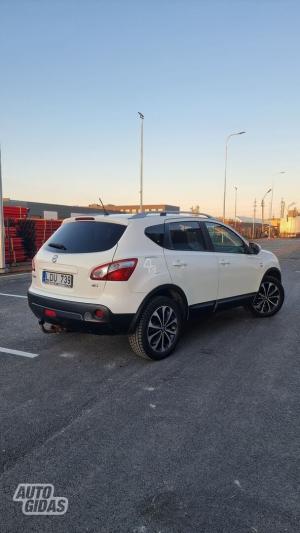 White Nissan Qashqai 2012 in Kaunas, with an engine capacity of 1.60 L and mileage of 204 thousand km for 3900 €, photo 14 on AUTOMOTO.COM.LV