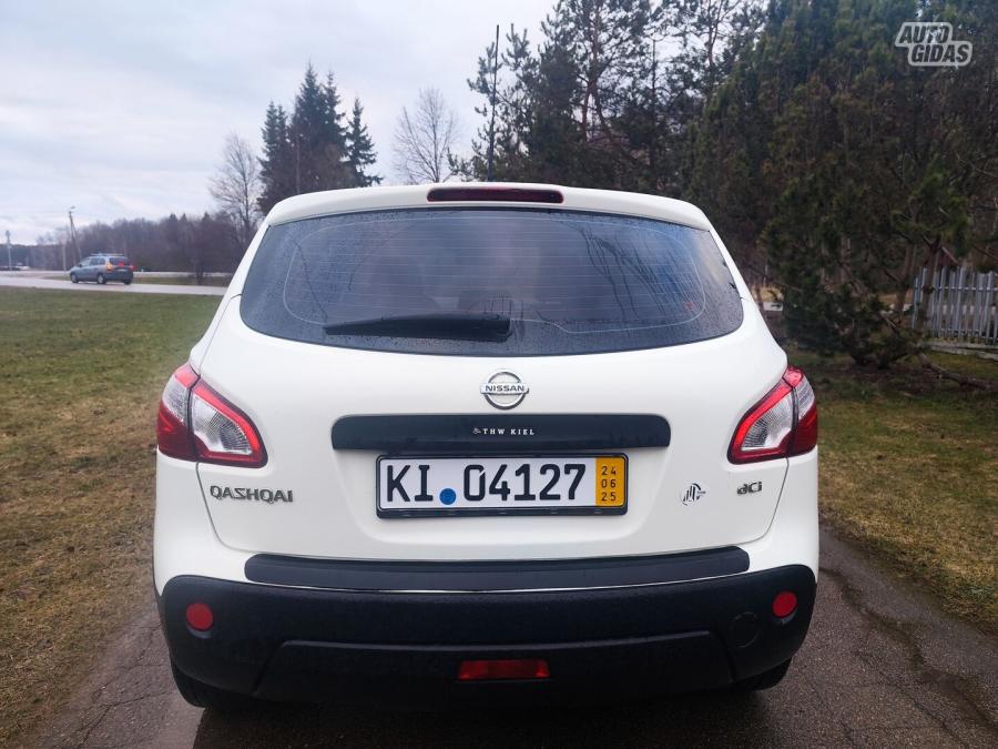 Balts Nissan Qashqai 2012 Mažeikiai, ar dzinēja tilpumu 1.60 L un nobraukumu 238 tūkst. km par 5900 €, foto 8 vietnē AUTOMOTO.COM.LV