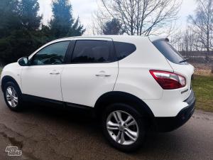 Balts Nissan Qashqai 2012 Mažeikiai, ar dzinēja tilpumu 1.60 L un nobraukumu 238 tūkst. km par 5900 €, foto 24 vietnē AUTOMOTO.COM.LV