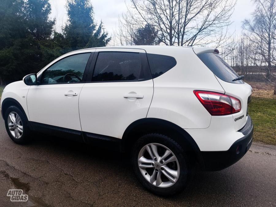 Balts Nissan Qashqai 2012 Mažeikiai, ar dzinēja tilpumu 1.60 L un nobraukumu 238 tūkst. km par 5900 €, foto 24 vietnē AUTOMOTO.COM.LV