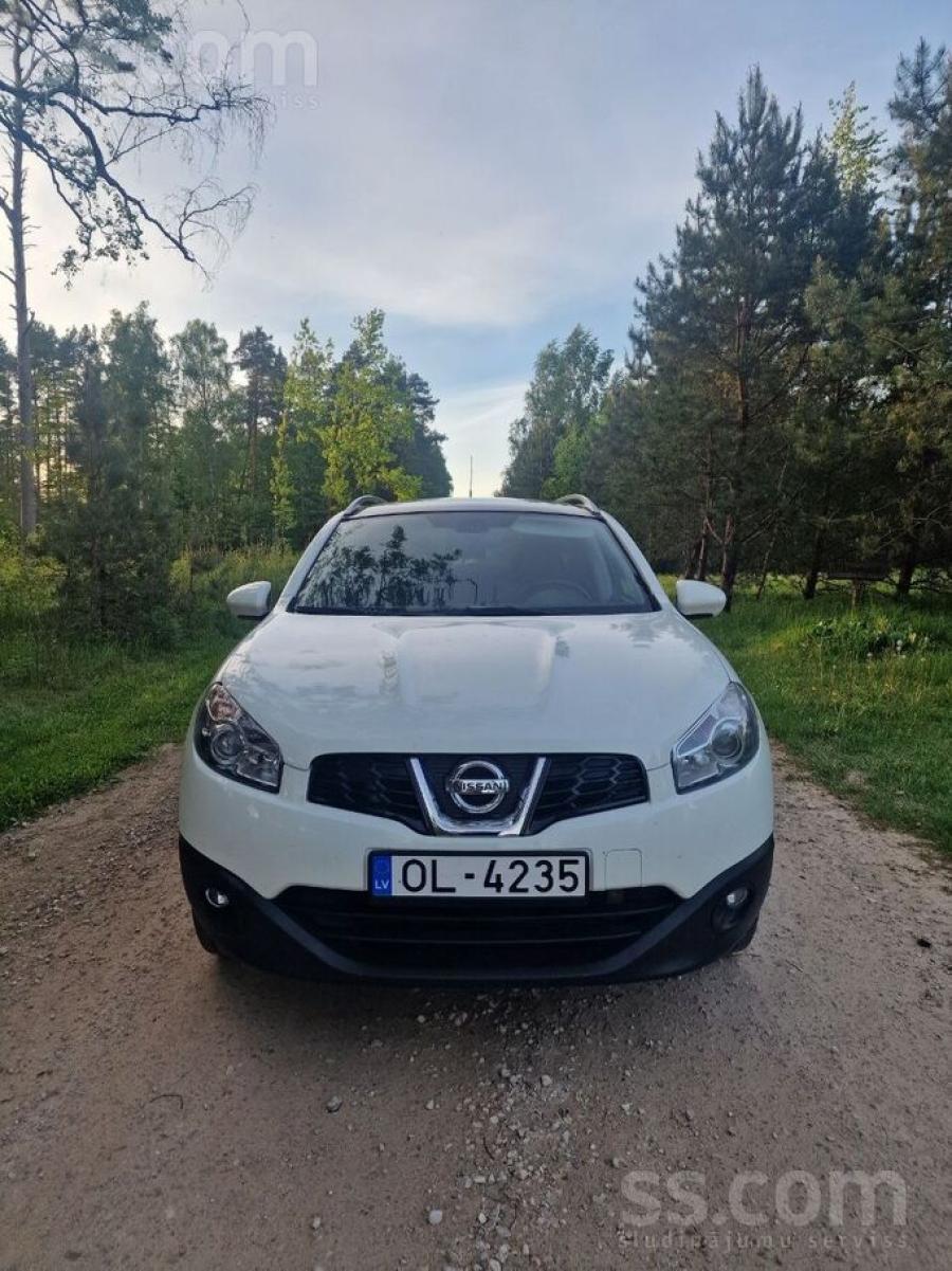 White Nissan Qashqai 2012 in Riga, with an engine capacity of 1.50 L and mileage of 187 thousand km for 5500 €, photo 3 on AUTOMOTO.COM.LV