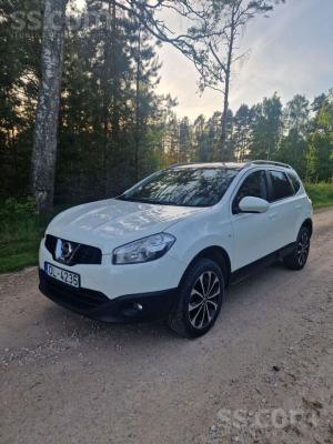 White Nissan Qashqai 2012 in Riga, with an engine capacity of 1.50 L and mileage of 187 thousand km for 5500 €, photo 4 on AUTOMOTO.COM.LV