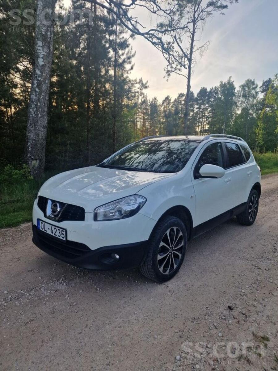 White Nissan Qashqai 2012 in Riga, with an engine capacity of 1.50 L and mileage of 187 thousand km for 5500 €, photo 4 on AUTOMOTO.COM.LV