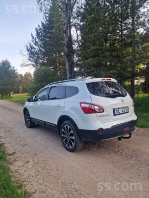 White Nissan Qashqai 2012 in Riga, with an engine capacity of 1.50 L and mileage of 187 thousand km for 5500 €, photo 8 on AUTOMOTO.COM.LV
