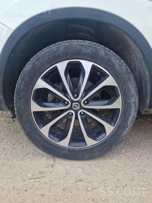 White Nissan Qashqai 2012 in Riga, with an engine capacity of 1.50 L and mileage of 187 thousand km for 5500 €, photo 10 on AUTOMOTO.COM.LV