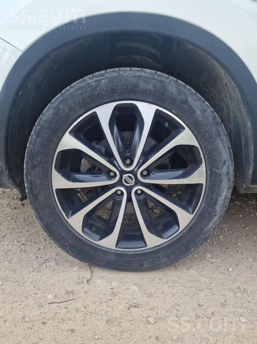 White Nissan Qashqai 2012 in Riga, with an engine capacity of 1.50 L and mileage of 187 thousand km for 5500 €, photo 10 on AUTOMOTO.COM.LV