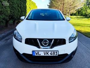 White Nissan Qashqai 2012 in Mazeikiai, with an engine capacity of 1.60 L and mileage of 218 thousand km for 5800 €, photo 4 on AUTOMOTO.COM.LV