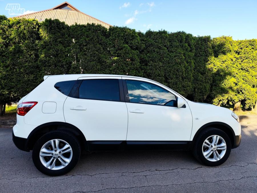 White Nissan Qashqai 2012 in Mazeikiai, with an engine capacity of 1.60 L and mileage of 218 thousand km for 5800 €, photo 7 on AUTOMOTO.COM.LV