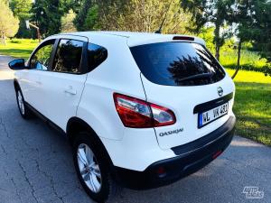 White Nissan Qashqai 2012 in Mazeikiai, with an engine capacity of 1.60 L and mileage of 218 thousand km for 5800 €, photo 9 on AUTOMOTO.COM.LV