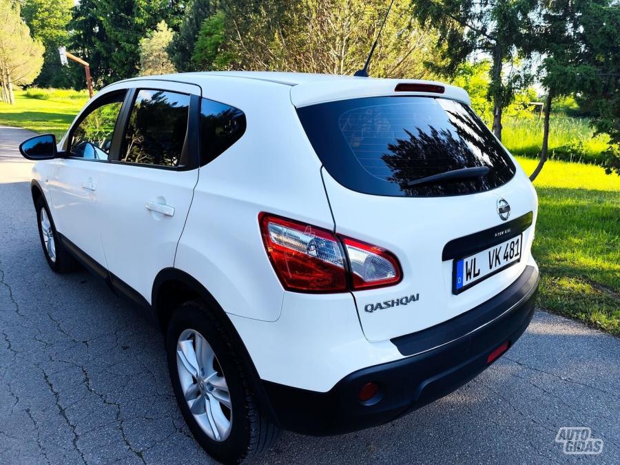 White Nissan Qashqai 2012 in Mazeikiai, with an engine capacity of 1.60 L and mileage of 218 thousand km for 5800 €, photo 9 on AUTOMOTO.COM.LV