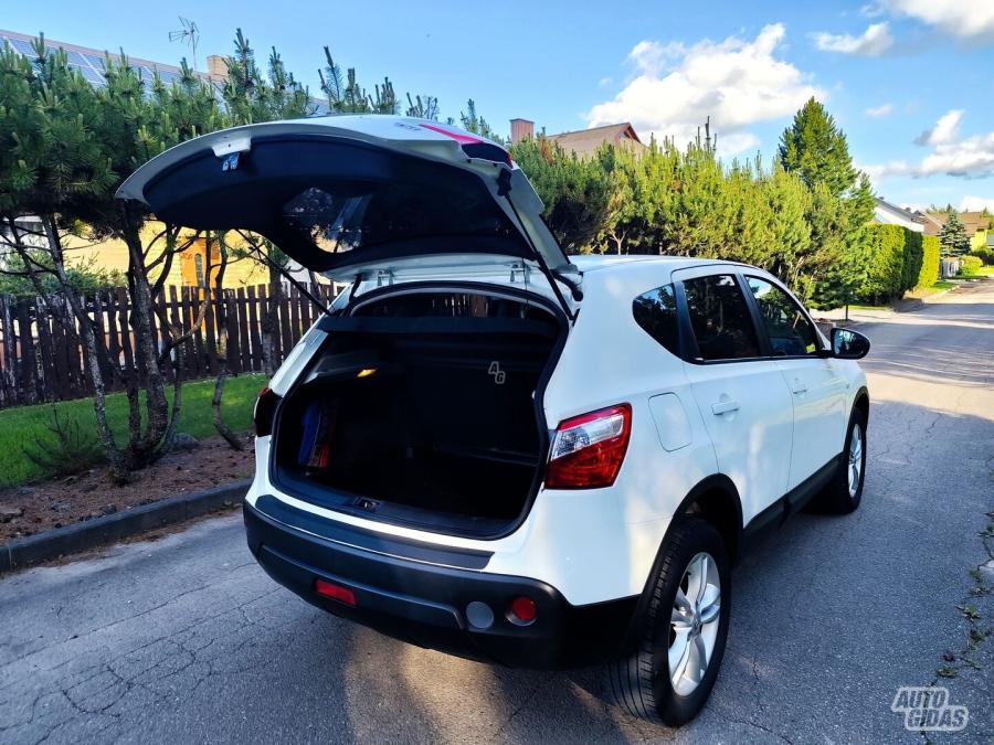White Nissan Qashqai 2012 in Mazeikiai, with an engine capacity of 1.60 L and mileage of 218 thousand km for 5800 €, photo 12 on AUTOMOTO.COM.LV