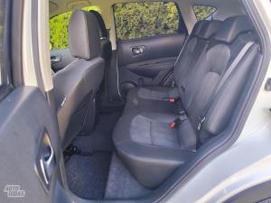 White Nissan Qashqai 2012 in Mazeikiai, with an engine capacity of 1.60 L and mileage of 218 thousand km for 5800 €, photo 19 on AUTOMOTO.COM.LV