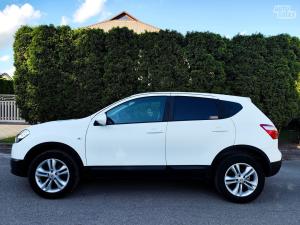 White Nissan Qashqai 2012 in Mazeikiai, with an engine capacity of 1.60 L and mileage of 218 thousand km for 5800 €, photo 21 on AUTOMOTO.COM.LV