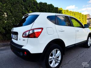 White Nissan Qashqai 2012 in Mazeikiai, with an engine capacity of 1.60 L and mileage of 218 thousand km for 5800 €, photo 22 on AUTOMOTO.COM.LV