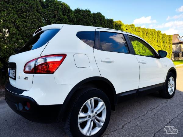 White Nissan Qashqai 2012 in Mazeikiai, with an engine capacity of 1.60 L and mileage of 218 thousand km for 5800 €, photo 7 on AUTOMOTO.COM.LV