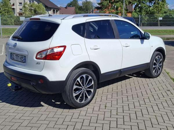 White Nissan Qashqai 2012 in Taurage, with an engine capacity of 1.46 L and mileage of 220 thousand km for 5000 €, photo 4 on AUTOMOTO.COM.LV