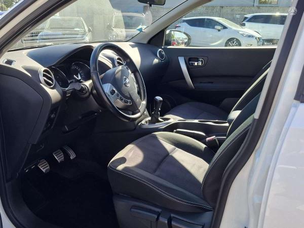 White Nissan Qashqai 2012 in Taurage, with an engine capacity of 1.46 L and mileage of 220 thousand km for 5000 €, photo 7 on AUTOMOTO.COM.LV