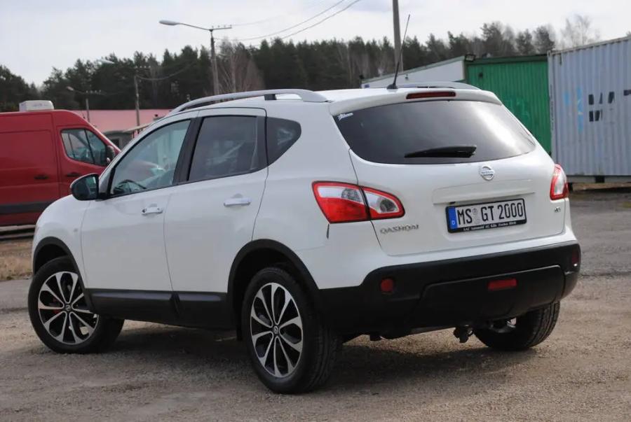 Balts Nissan Qashqai 2012 Rīga, ar dzinēja tilpumu 1.50 L un nobraukumu 191 tūkst. km par 6990 €, foto 4 vietnē AUTOMOTO.COM.LV