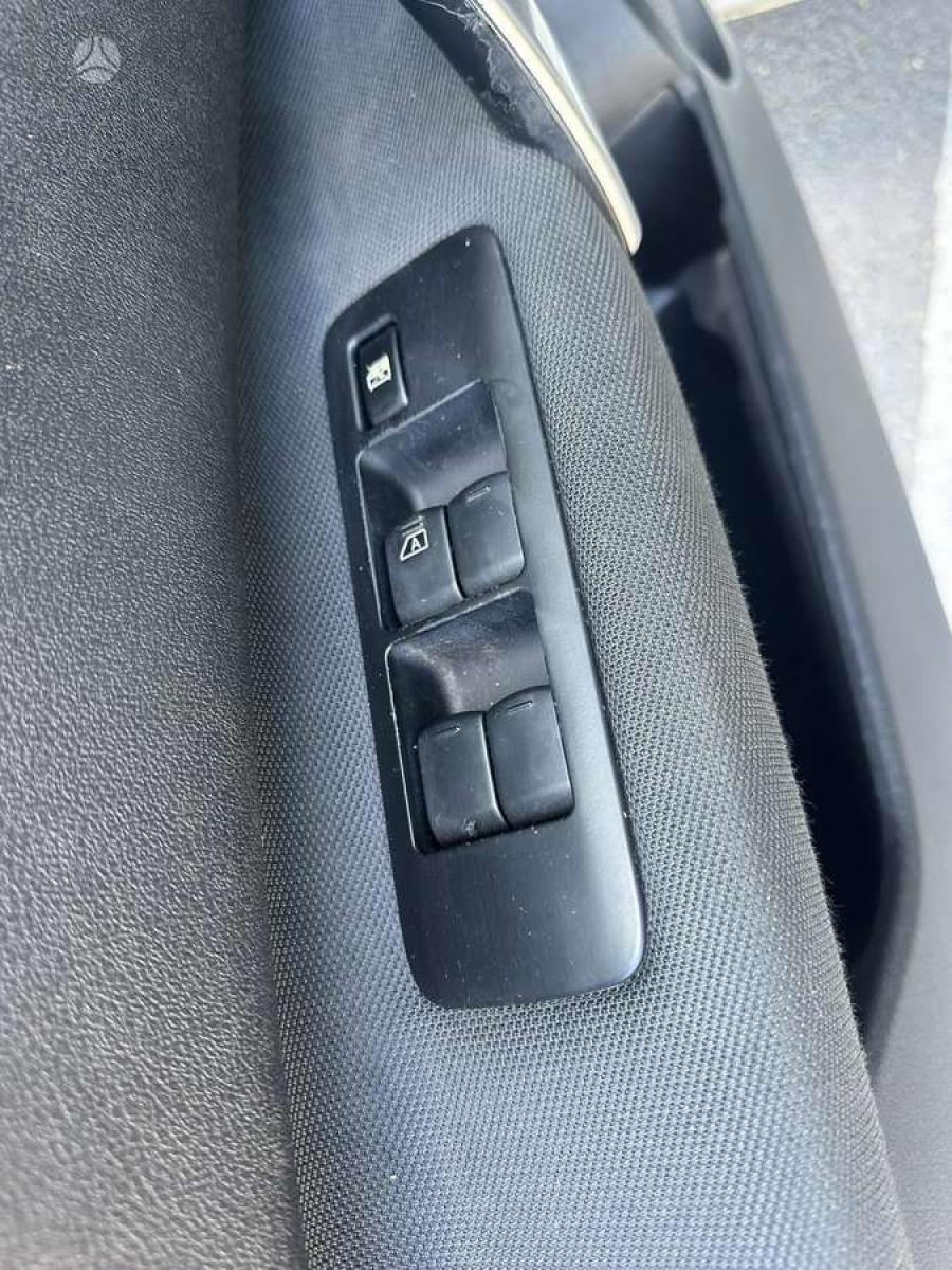 Balts Nissan Qashqai 2012 Tauragė, ar dzinēja tilpumu 1.46 L un nobraukumu 248 tūkst. km par 4700 €, foto 25 vietnē AUTOMOTO.COM.LV