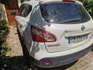 White Nissan Qashqai 2012 in Taurage, with an engine capacity of 1.60 L and mileage of 300 thousand km for 2700 €, photo 3 on AUTOMOTO.COM.LV