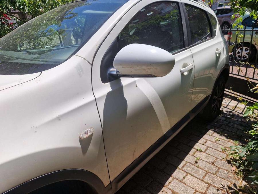 White Nissan Qashqai 2012 in Taurage, with an engine capacity of 1.60 L and mileage of 300 thousand km for 2700 €, photo 8 on AUTOMOTO.COM.LV