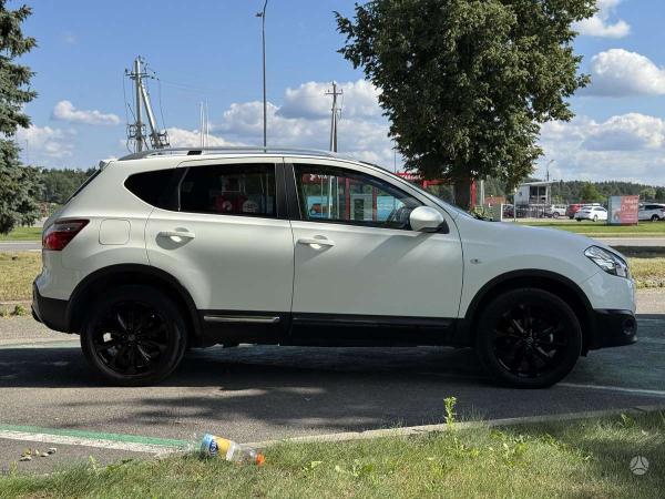 Balts Nissan Qashqai 2012 Tauragė, ar dzinēja tilpumu 1.60 L un nobraukumu 240 tūkst. km par 4300 €, foto 3 vietnē AUTOMOTO.COM.LV