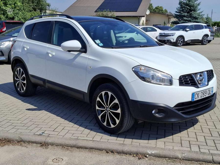 White Nissan Qashqai 2012 in Taurage, with an engine capacity of 1.46 L and mileage of 227 thousand km for 5000 €, photo 4 on AUTOMOTO.COM.LV