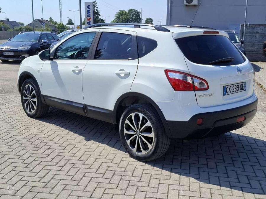 White Nissan Qashqai 2012 in Taurage, with an engine capacity of 1.46 L and mileage of 227 thousand km for 5000 €, photo 7 on AUTOMOTO.COM.LV