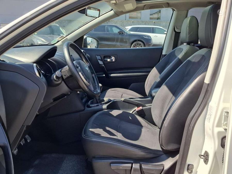 White Nissan Qashqai 2012 in Taurage, with an engine capacity of 1.46 L and mileage of 227 thousand km for 5000 €, photo 8 on AUTOMOTO.COM.LV
