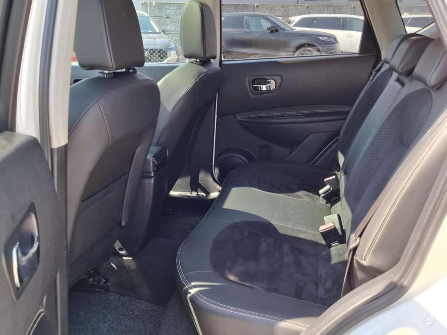White Nissan Qashqai 2012 in Taurage, with an engine capacity of 1.46 L and mileage of 227 thousand km for 5000 €, photo 11 on AUTOMOTO.COM.LV
