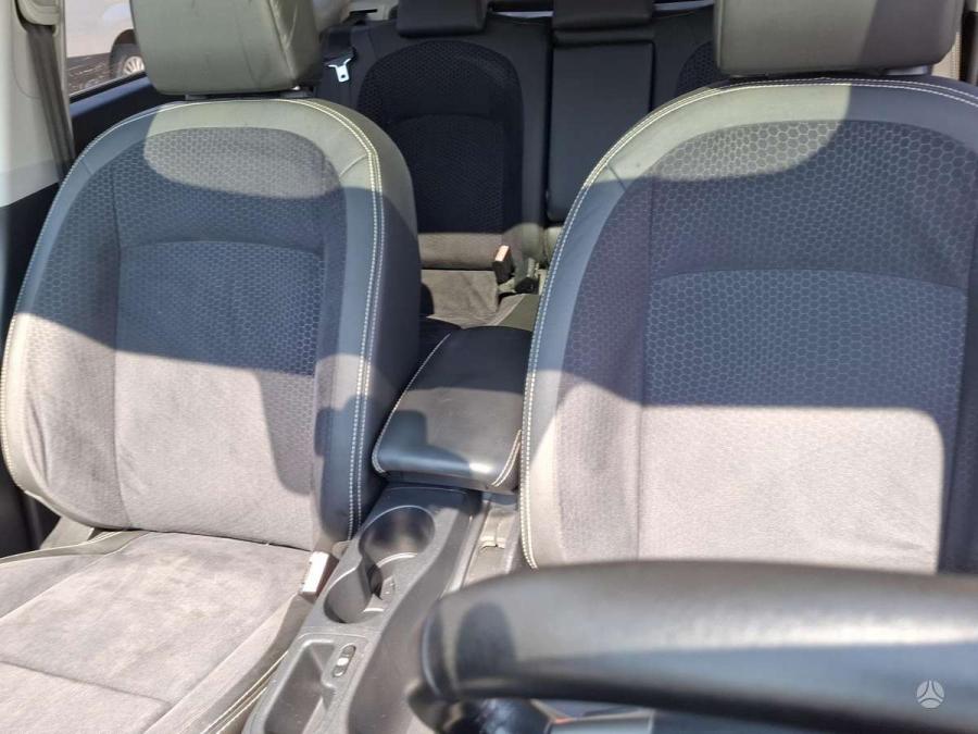 White Nissan Qashqai 2012 in Taurage, with an engine capacity of 1.46 L and mileage of 227 thousand km for 5000 €, photo 13 on AUTOMOTO.COM.LV