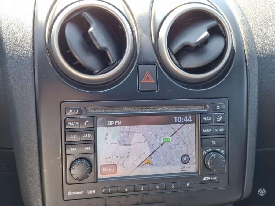 White Nissan Qashqai 2012 in Taurage, with an engine capacity of 1.46 L and mileage of 227 thousand km for 5000 €, photo 15 on AUTOMOTO.COM.LV