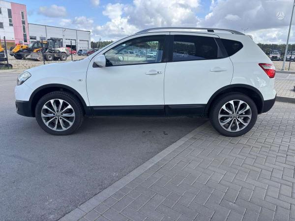 Balts Nissan Qashqai 2012 Tauragė, ar dzinēja tilpumu 1.60 L un nobraukumu 240 tūkst. km par 5500 €, foto 5 vietnē AUTOMOTO.COM.LV