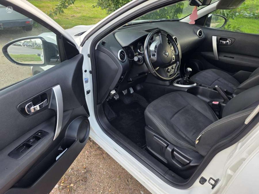 Balts Nissan Qashqai 2012 Tauragė, ar dzinēja tilpumu 1.46 L un nobraukumu 240 tūkst. km par 3799 €, foto 5 vietnē AUTOMOTO.COM.LV