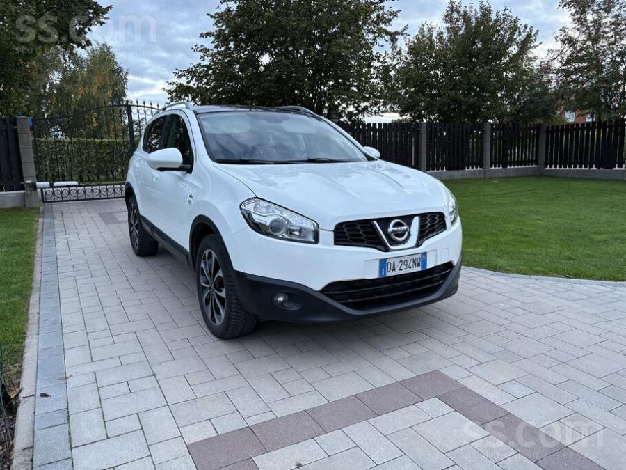 White Nissan Qashqai 2012 in Bauska, with an engine capacity of 1.50 L and mileage of 212 thousand km for 5300 €, photo 4 on AUTOMOTO.COM.LV