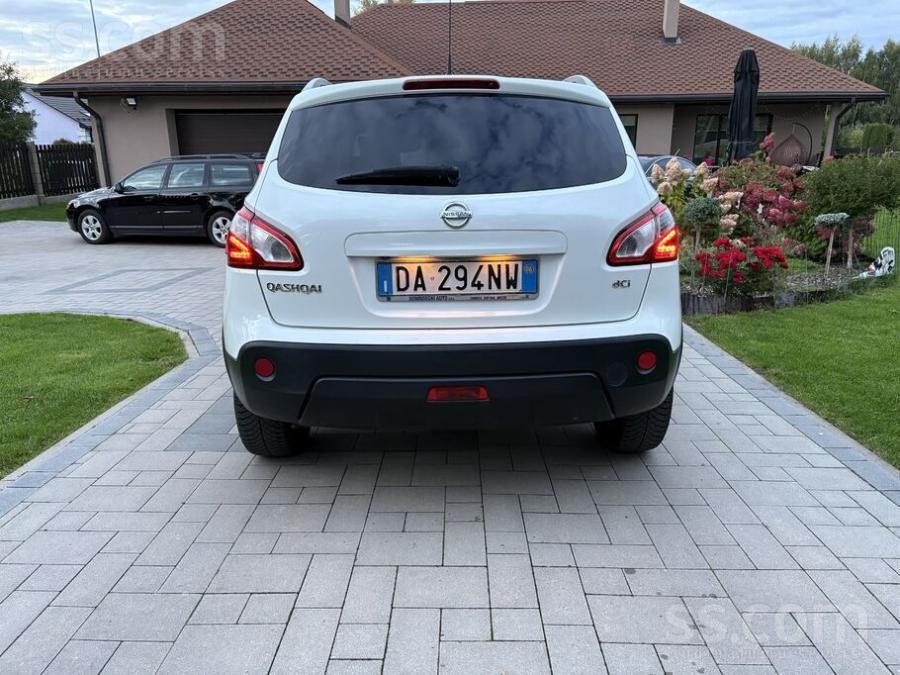 White Nissan Qashqai 2012 in Bauska, with an engine capacity of 1.50 L and mileage of 212 thousand km for 5300 €, photo 7 on AUTOMOTO.COM.LV