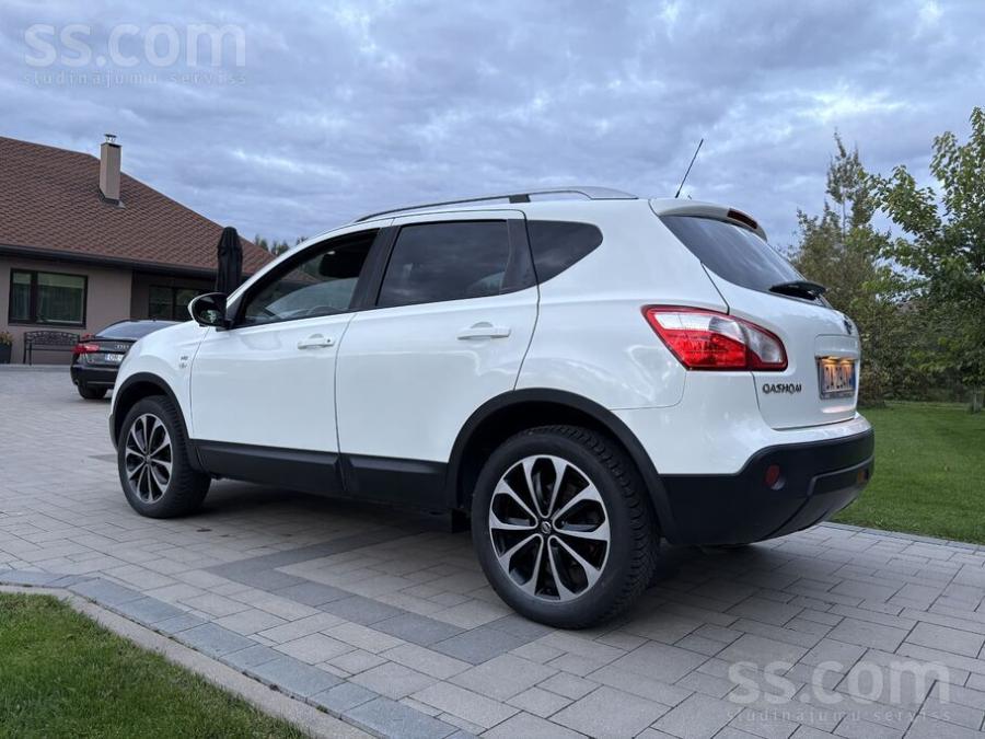 White Nissan Qashqai 2012 in Bauska, with an engine capacity of 1.50 L and mileage of 212 thousand km for 5300 €, photo 8 on AUTOMOTO.COM.LV