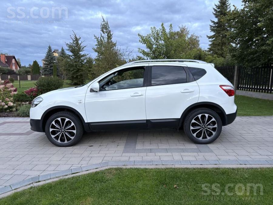 White Nissan Qashqai 2012 in Bauska, with an engine capacity of 1.50 L and mileage of 212 thousand km for 5300 €, photo 9 on AUTOMOTO.COM.LV