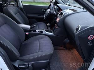 White Nissan Qashqai 2012 in Bauska, with an engine capacity of 1.50 L and mileage of 212 thousand km for 5300 €, photo 16 on AUTOMOTO.COM.LV