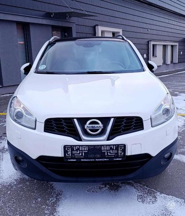 White Nissan Qashqai 2013 in Kaunas, with an engine capacity of 1.46 L and mileage of 214 thousand km for 5300 €, photo 2 on AUTOMOTO.COM.LV