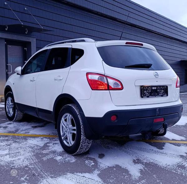 White Nissan Qashqai 2013 in Kaunas, with an engine capacity of 1.46 L and mileage of 214 thousand km for 5300 €, photo 6 on AUTOMOTO.COM.LV