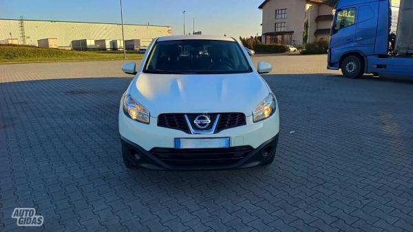 White Nissan Qashqai 2013 in Sirvintos, with an engine capacity of 1.60 L and mileage of 240 thousand km for 5790 €, photo 6 on AUTOMOTO.COM.LV
