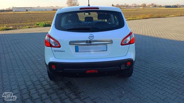 White Nissan Qashqai 2013 in Sirvintos, with an engine capacity of 1.60 L and mileage of 240 thousand km for 5790 €, photo 8 on AUTOMOTO.COM.LV