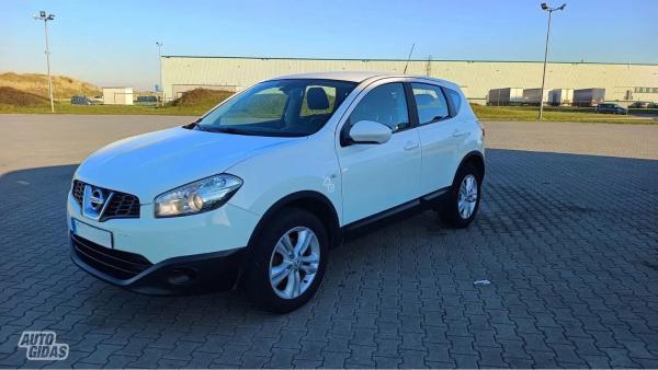 White Nissan Qashqai 2013 in Sirvintos, with an engine capacity of 1.60 L and mileage of 240 thousand km for 5790 €, photo 9 on AUTOMOTO.COM.LV